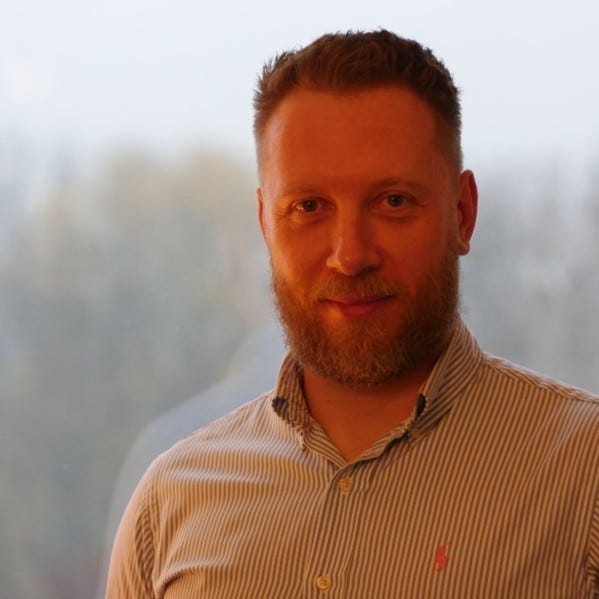 Dominik Kowalczyk – Medium