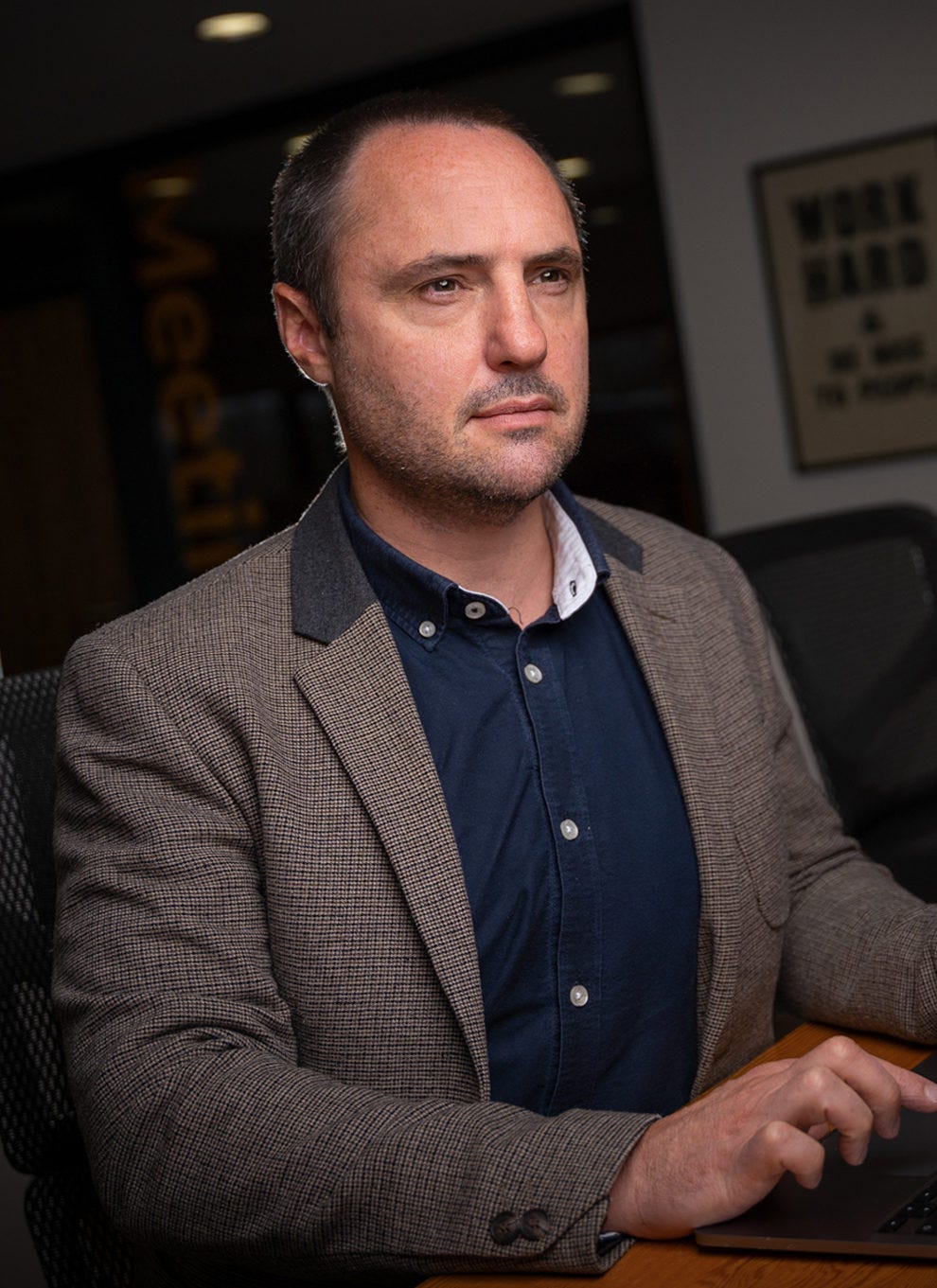 Dafydd Lewis – Medium