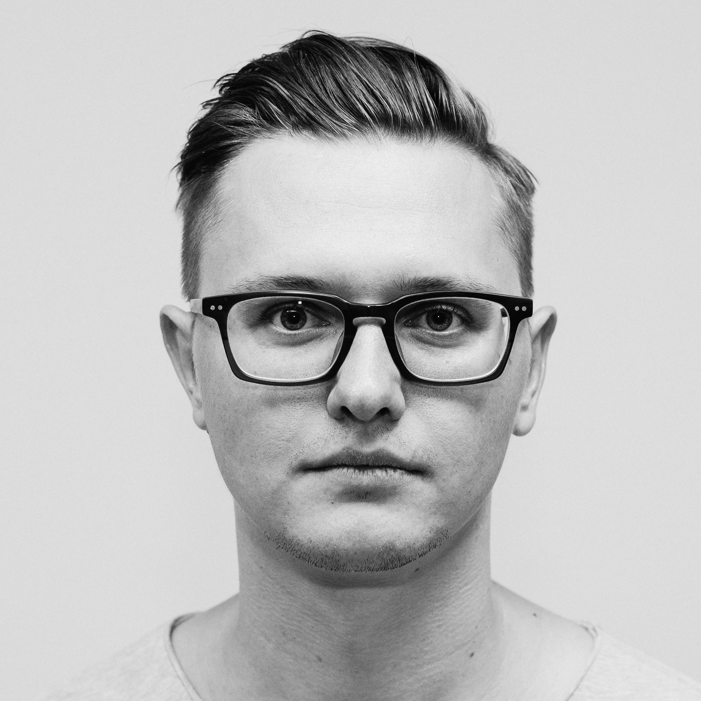 Roman Apostol – Medium