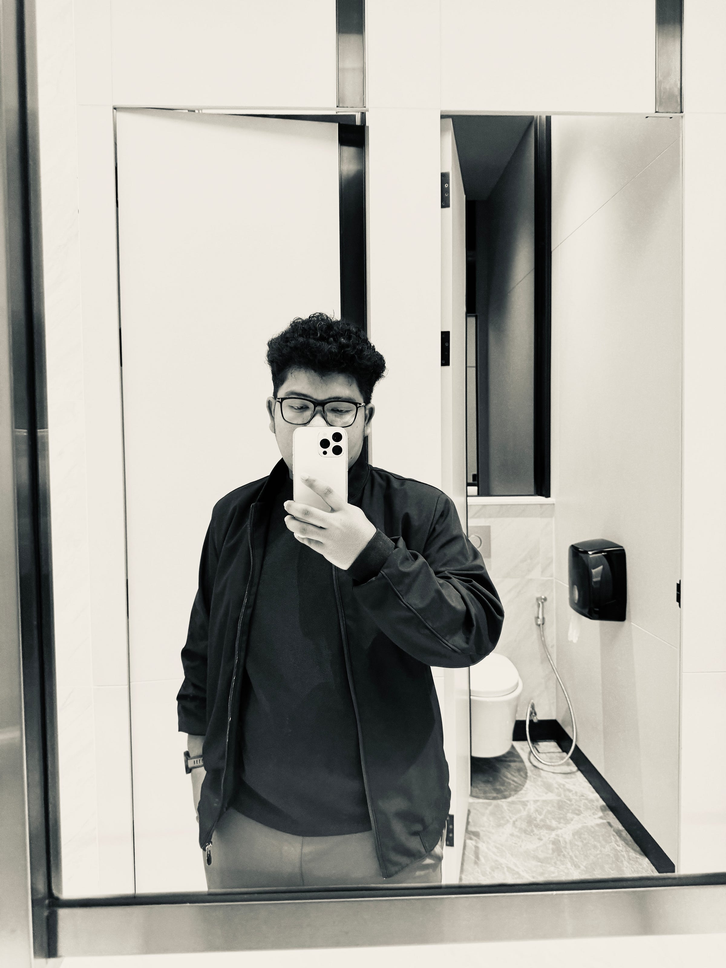 Min SiThu – Medium