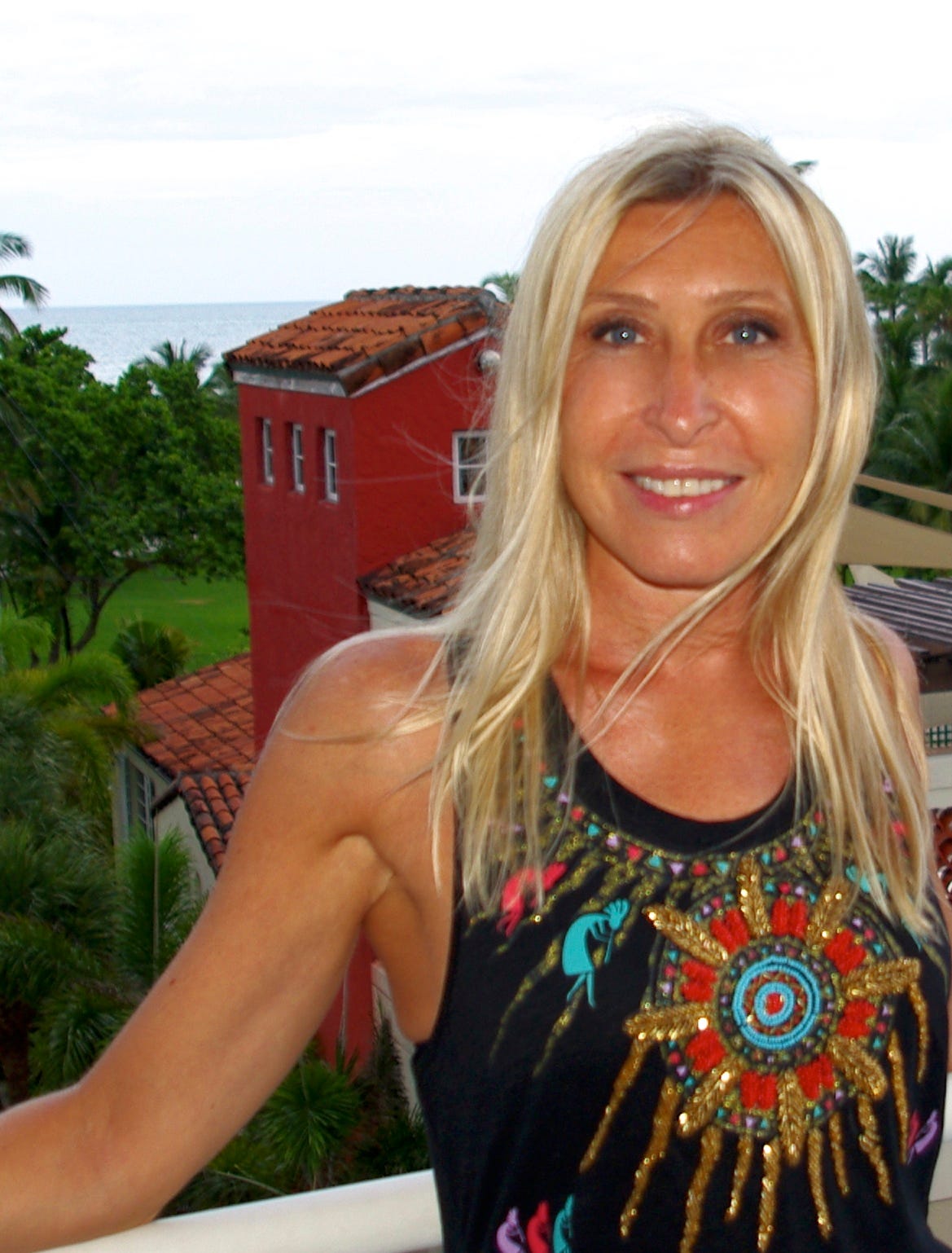 Martine Bal – Medium