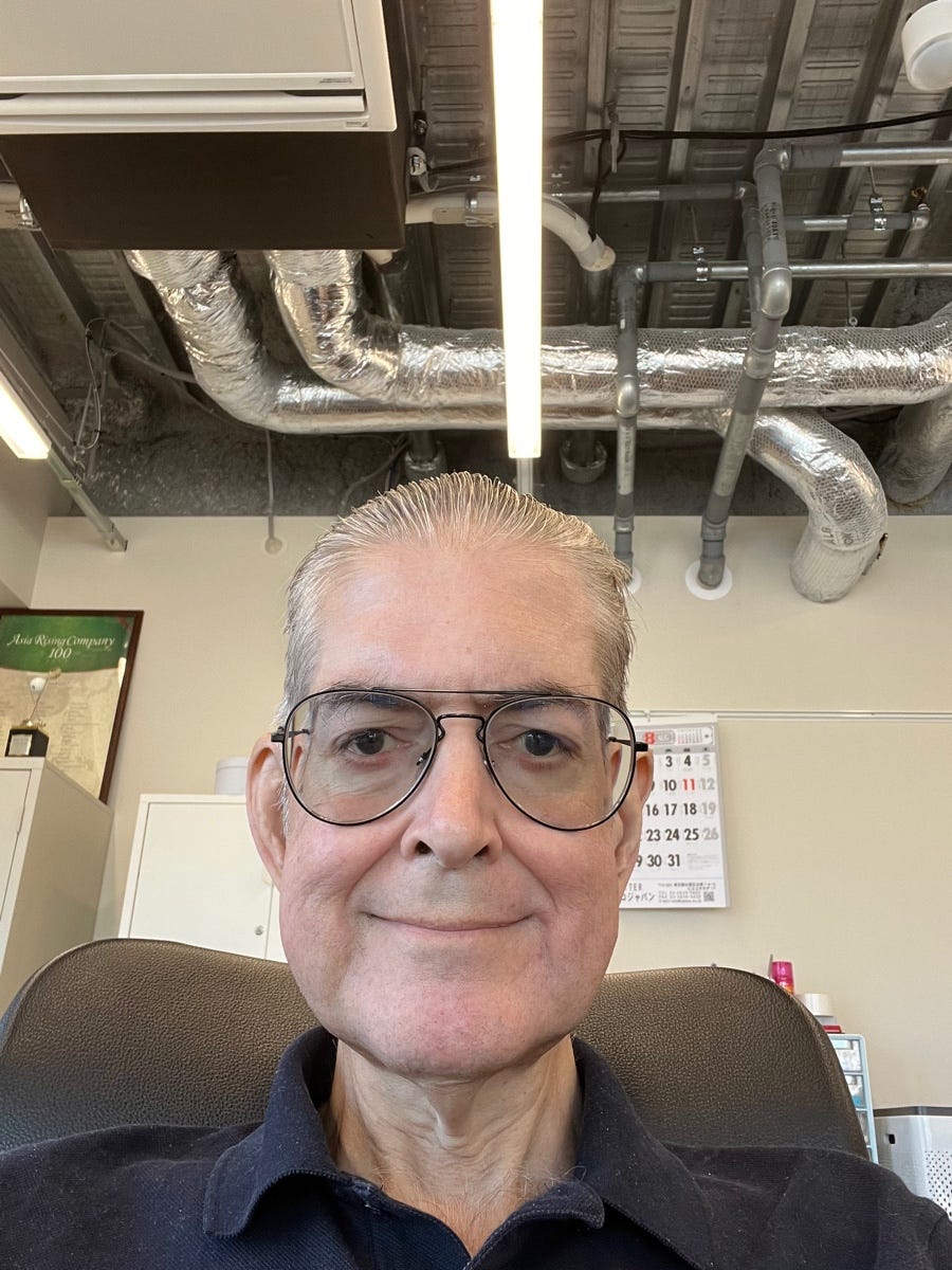 Julian Lloyd – Medium