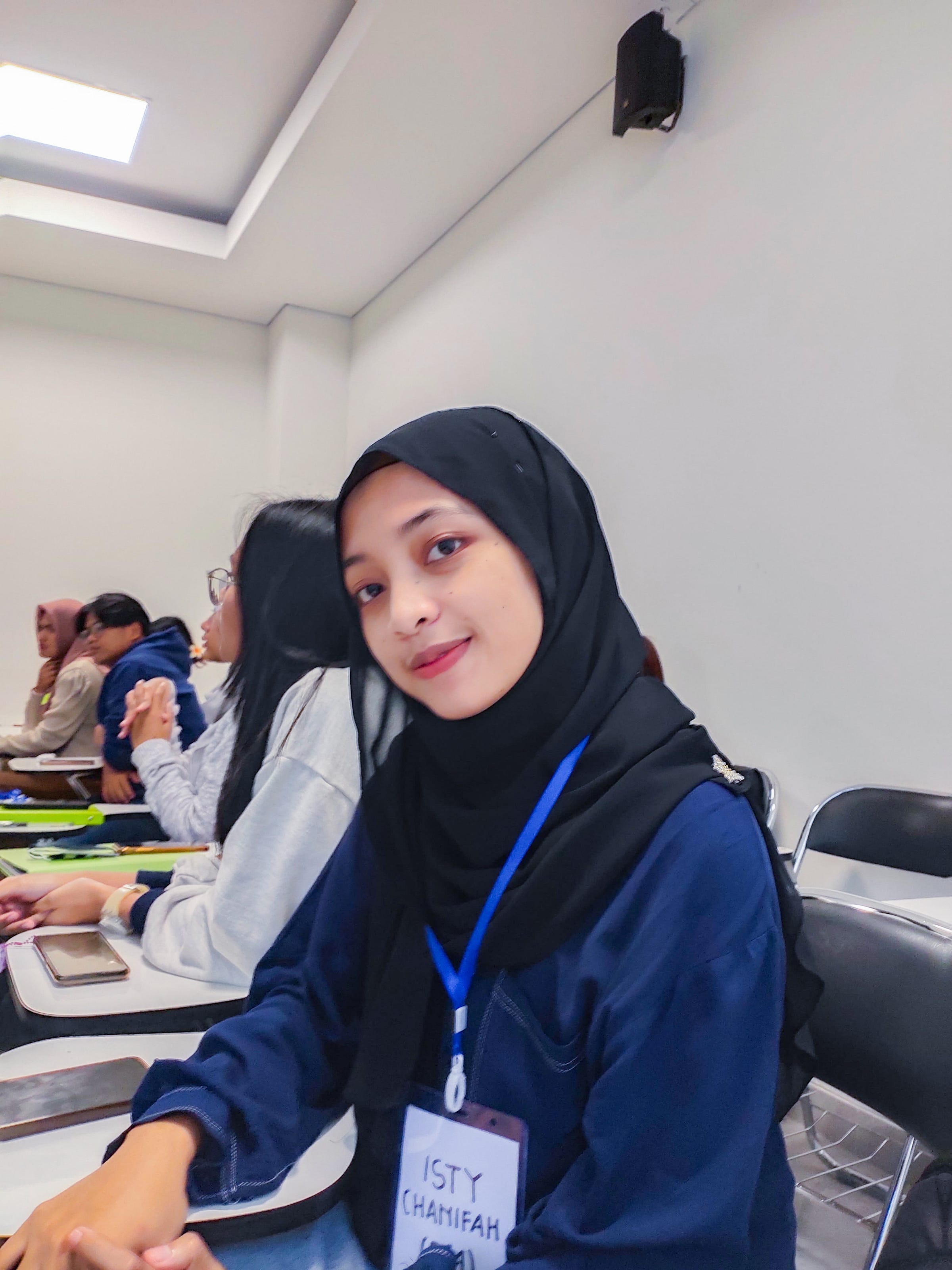 Isty Chan – Medium