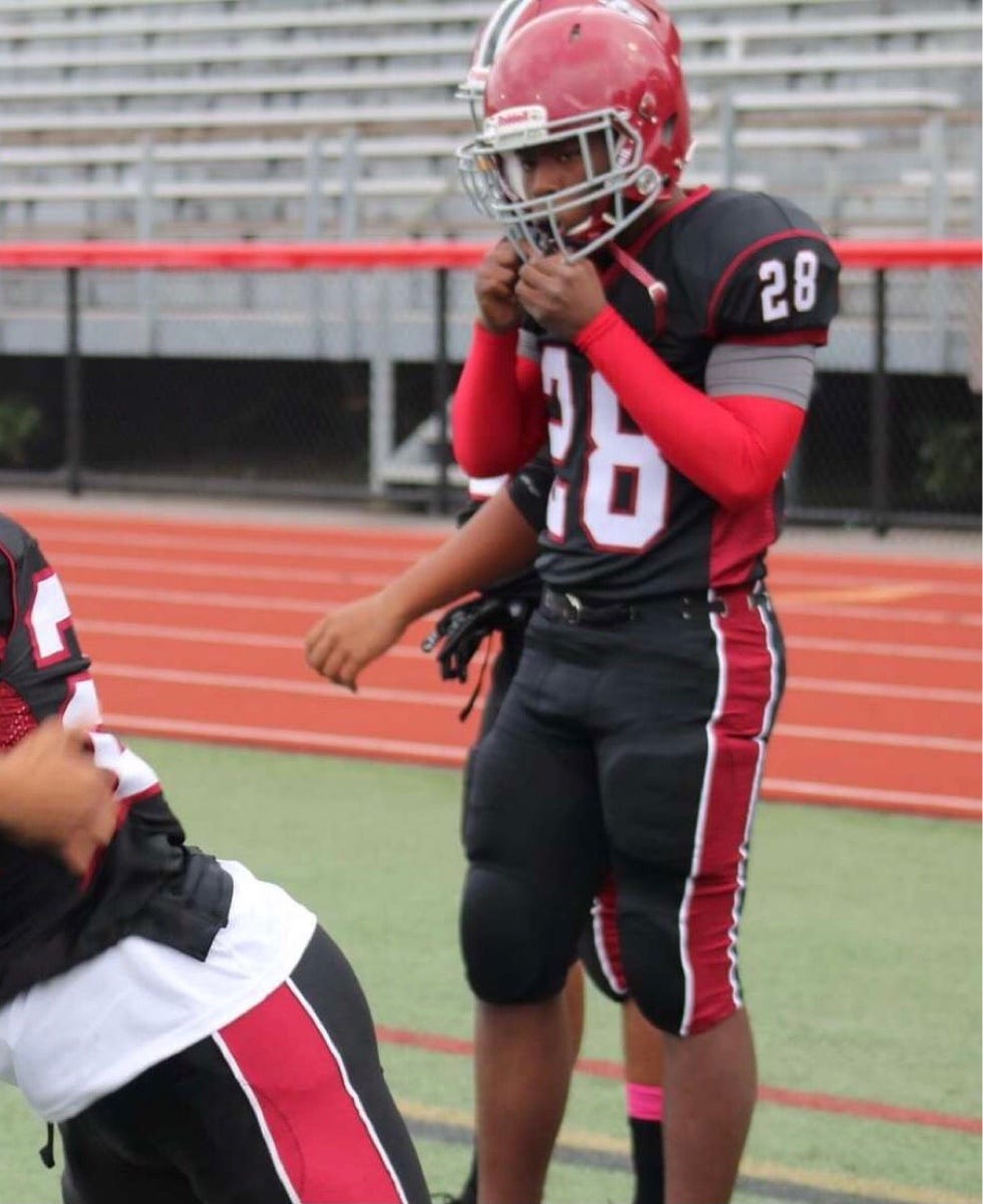 Laurent Etienne – Medium