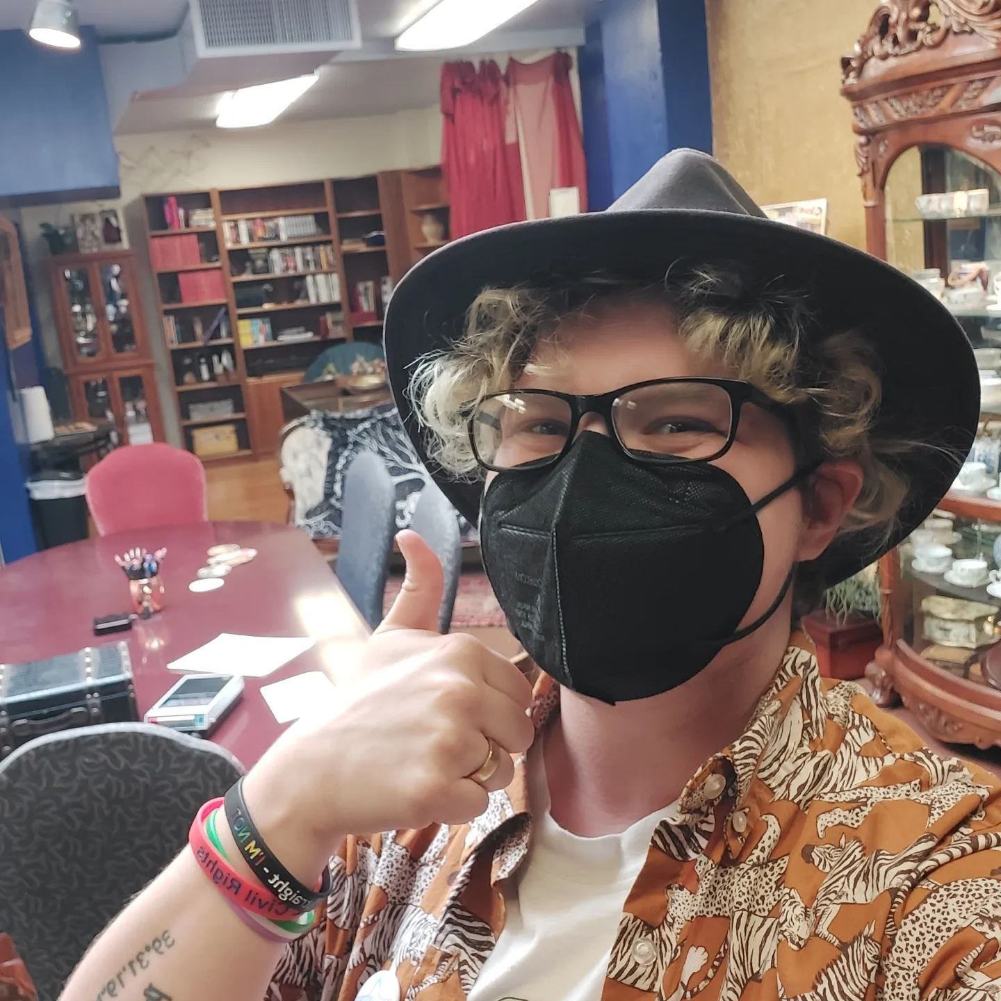 Casper Oliver – Medium