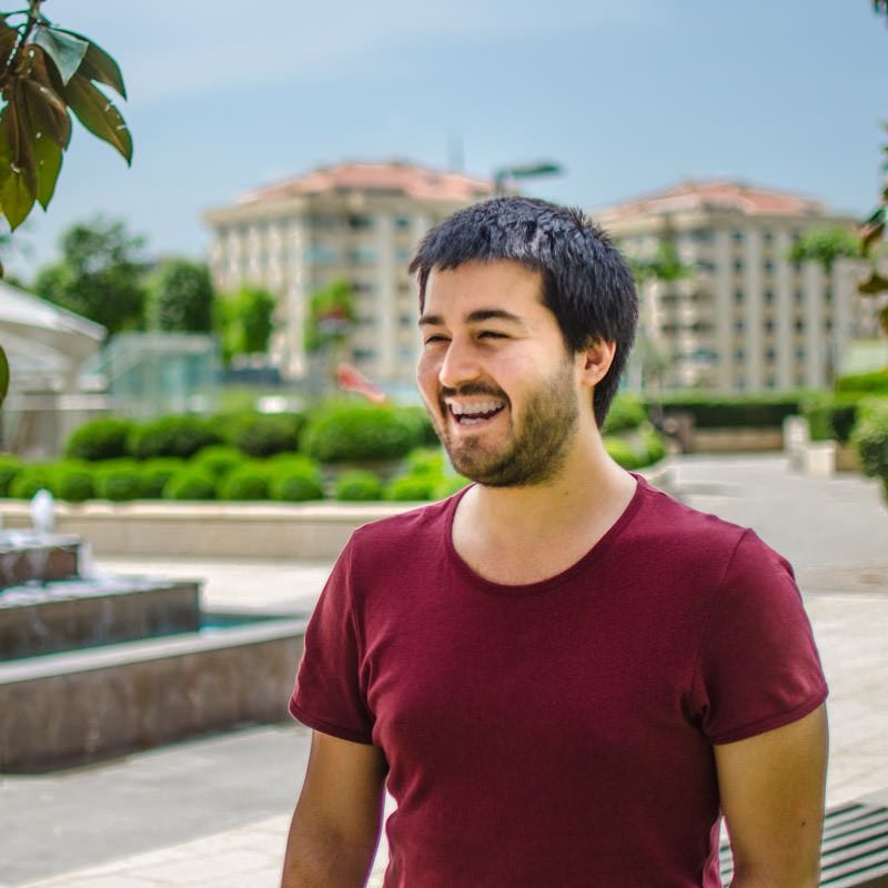 Umut Seven – Medium