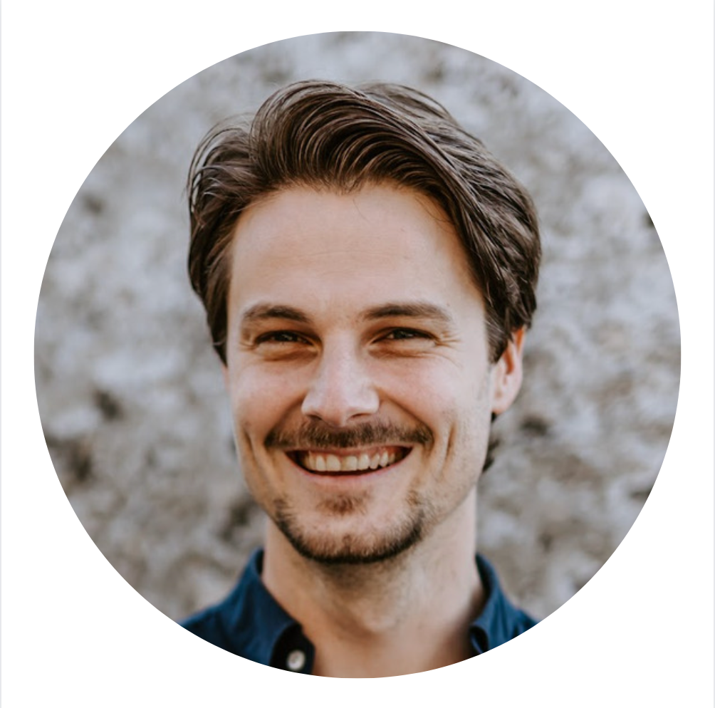 Kobus Du Toit – Medium