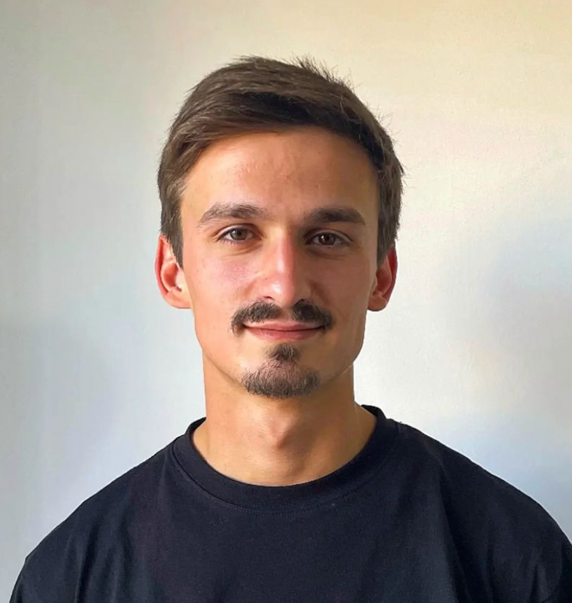 Enjon Podrimaj – Medium