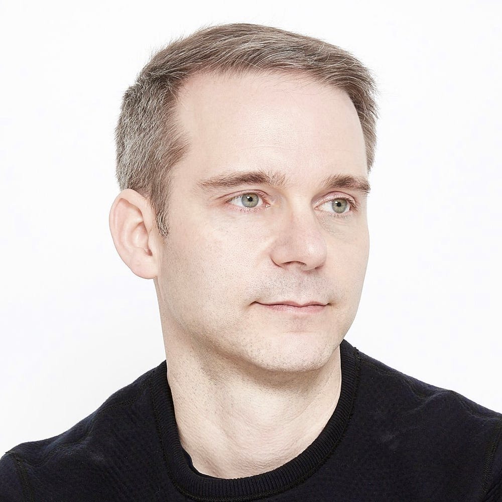 Ian Mackenzie – Medium