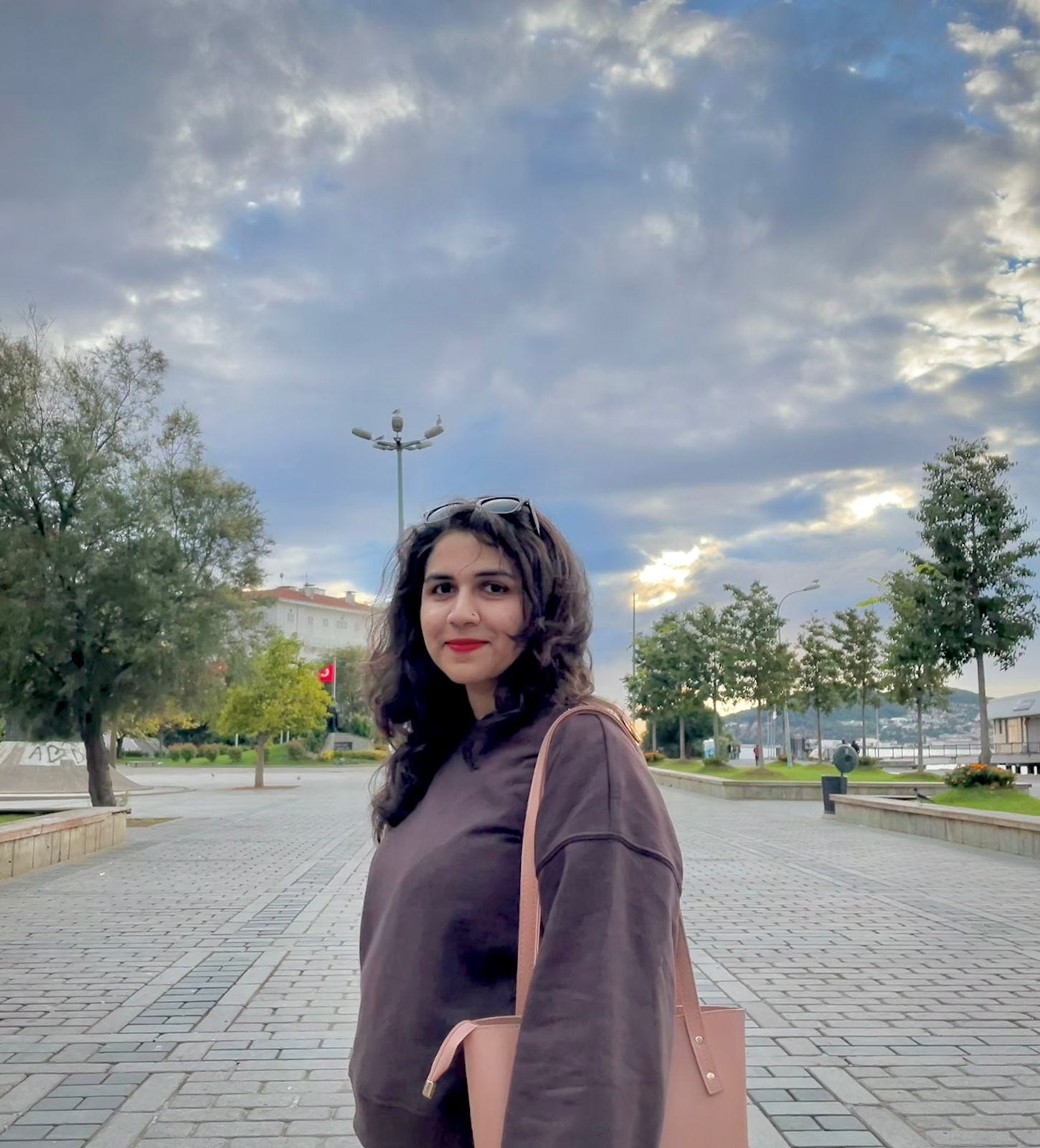 Abeeha Aamir – Medium