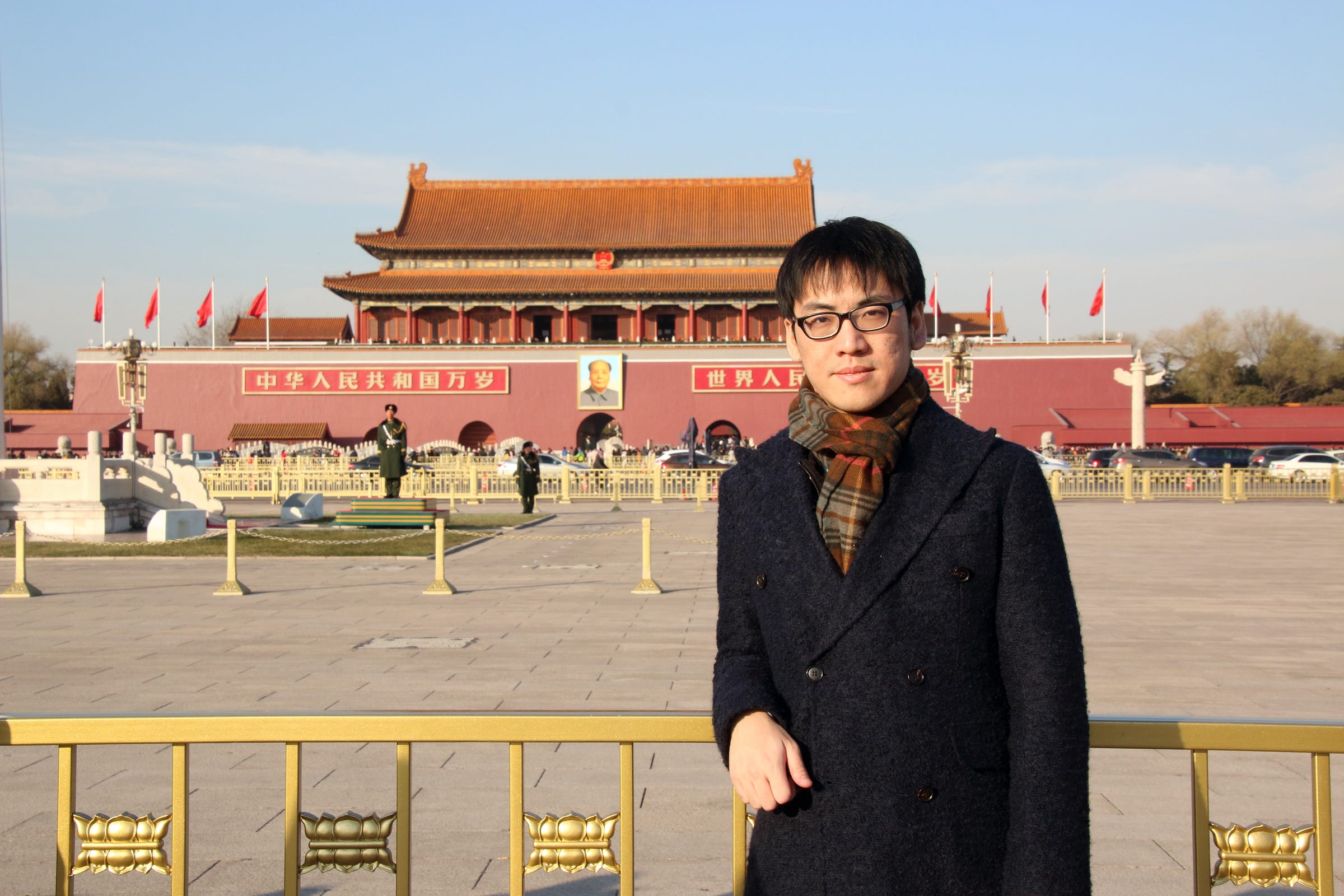 Edmond Lee – Medium