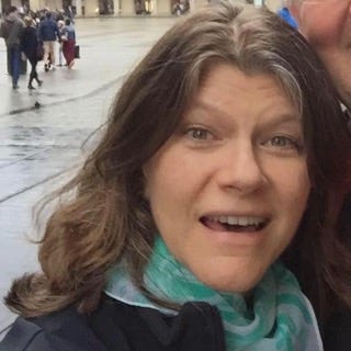 Kim Cottrell – Medium