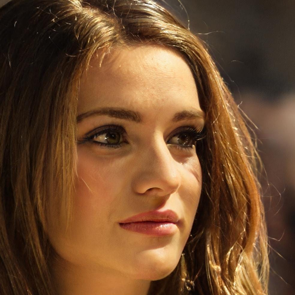 Ava Brown – Medium