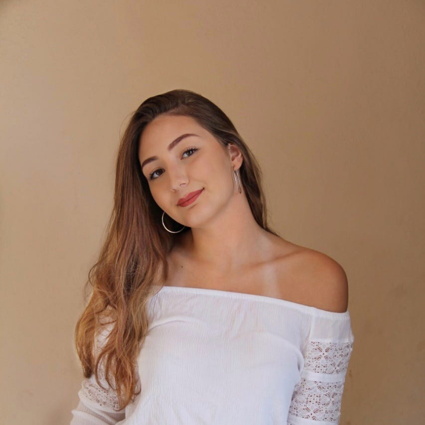 Livia Toledo – Medium