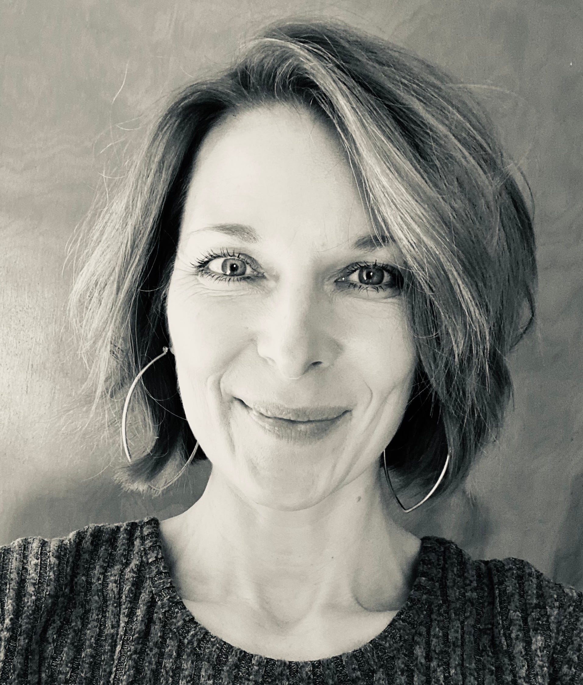 About – Elizabeth Alina – Medium