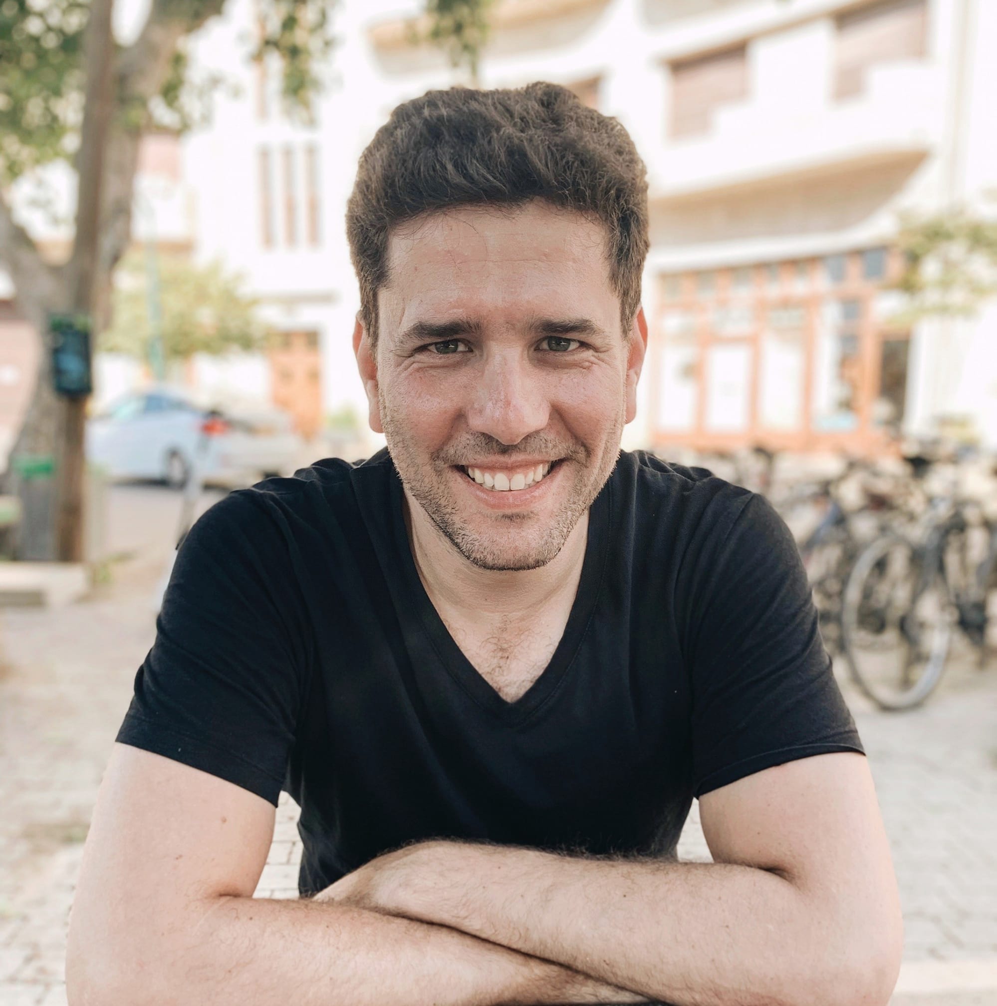 Elnatan Derech – Medium