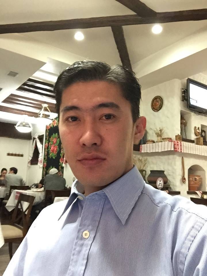 Bayar Udval – Medium