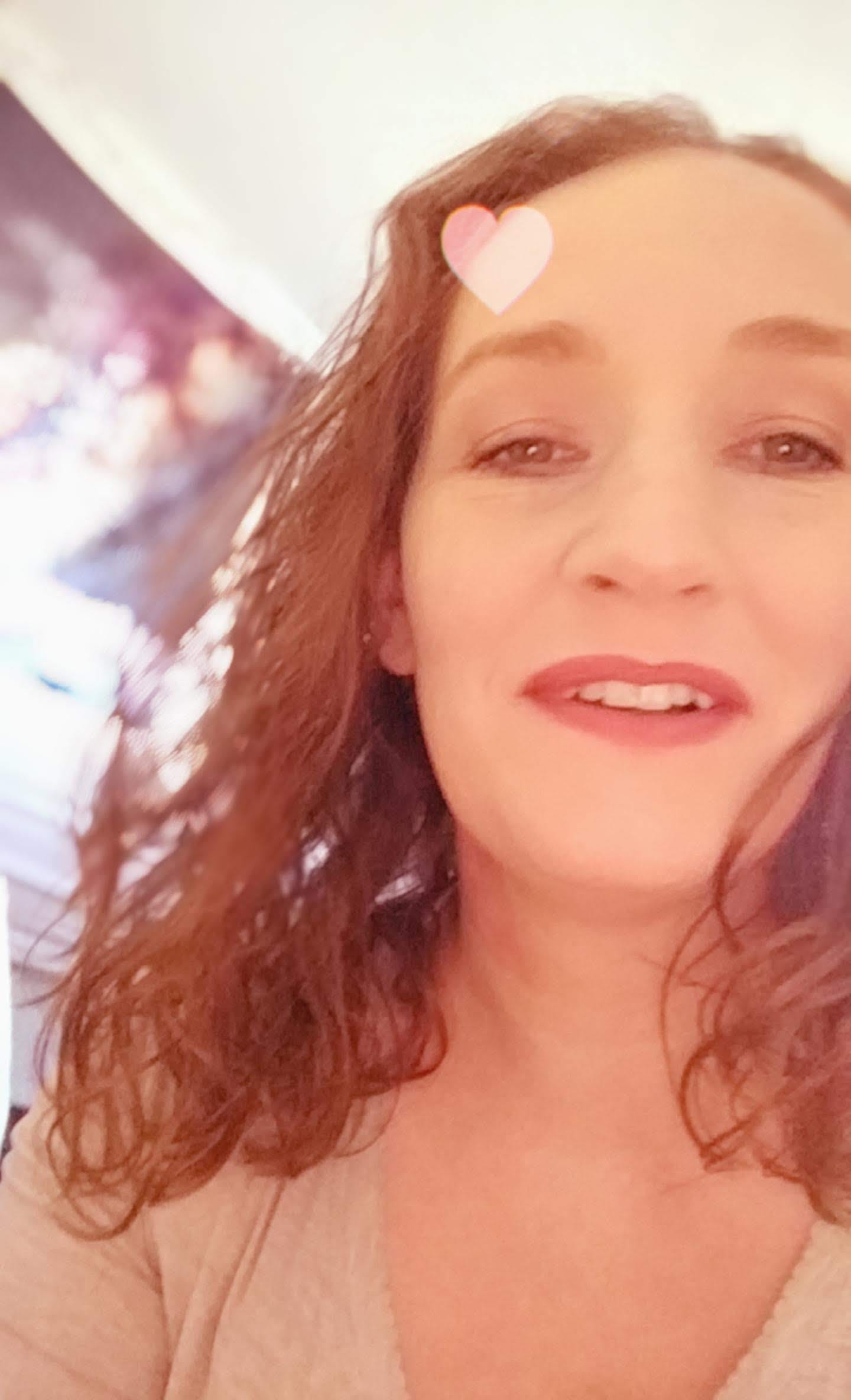 Holly Janes – Medium