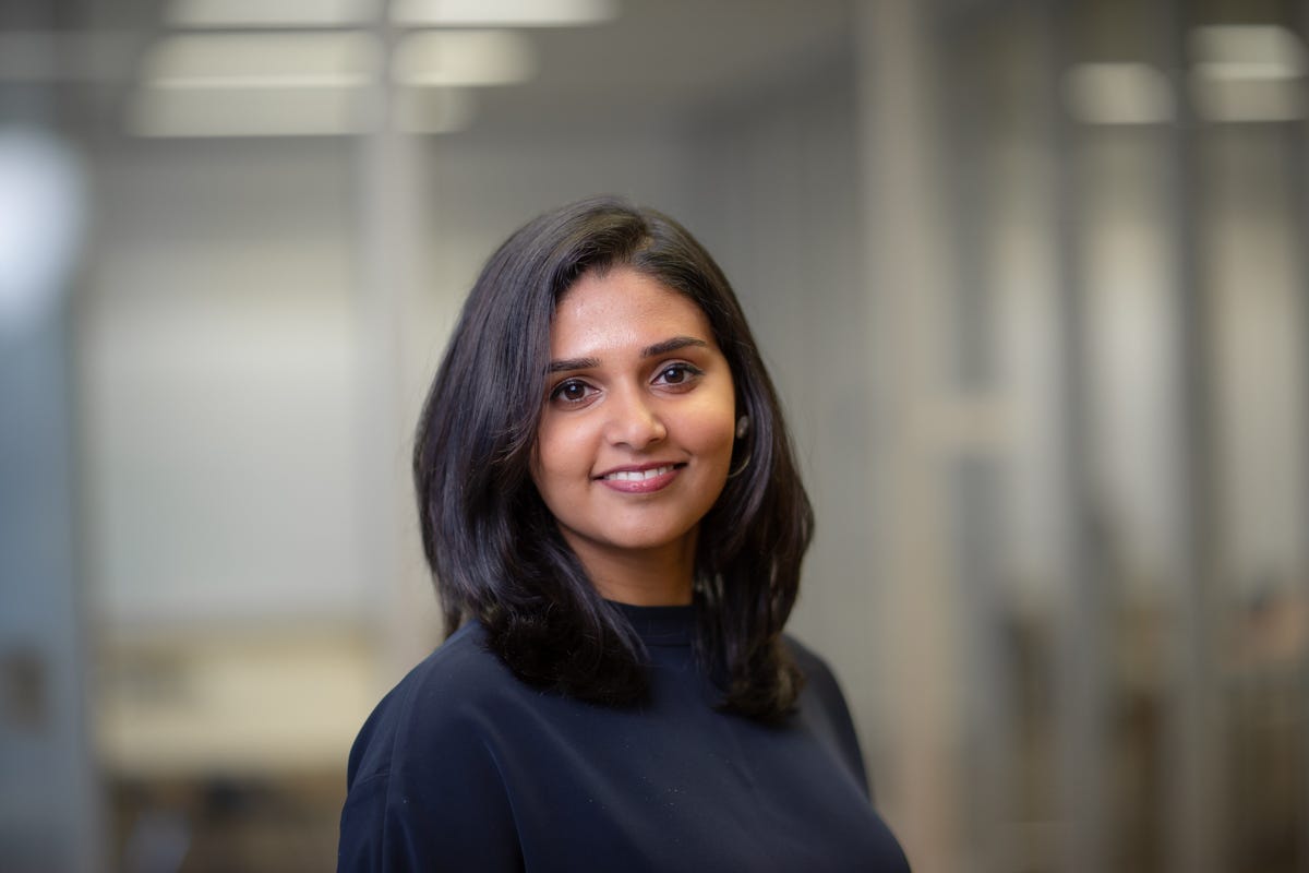 Rosyll Niranjana Xavier – Medium