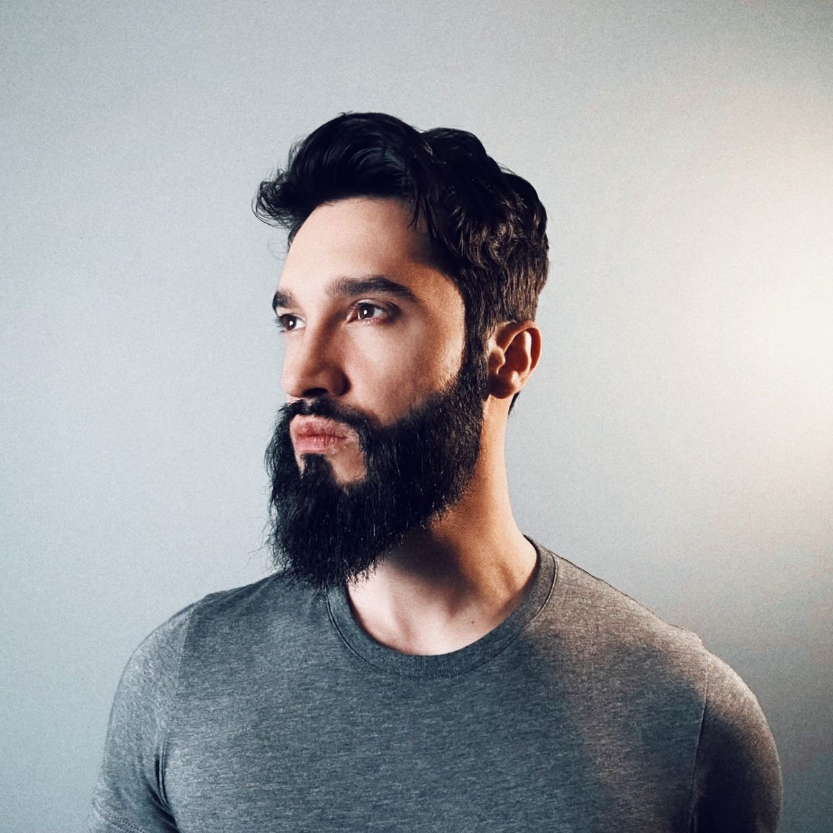 Alan Nicolas – Medium