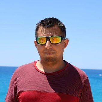 Alex Marton – Medium