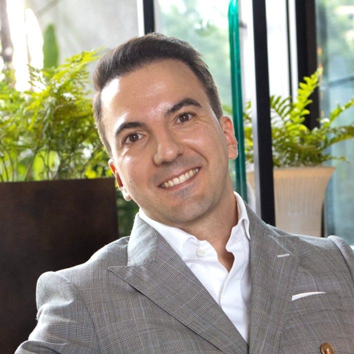 Eduardo de Barros – Medium