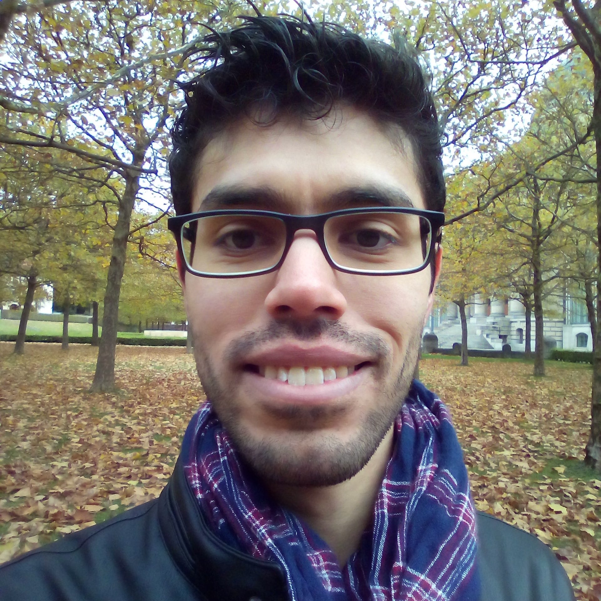 Luis Oliveira – Medium