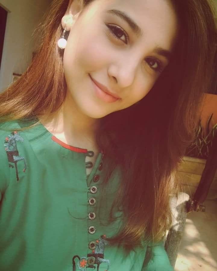 Sana Khan – Medium