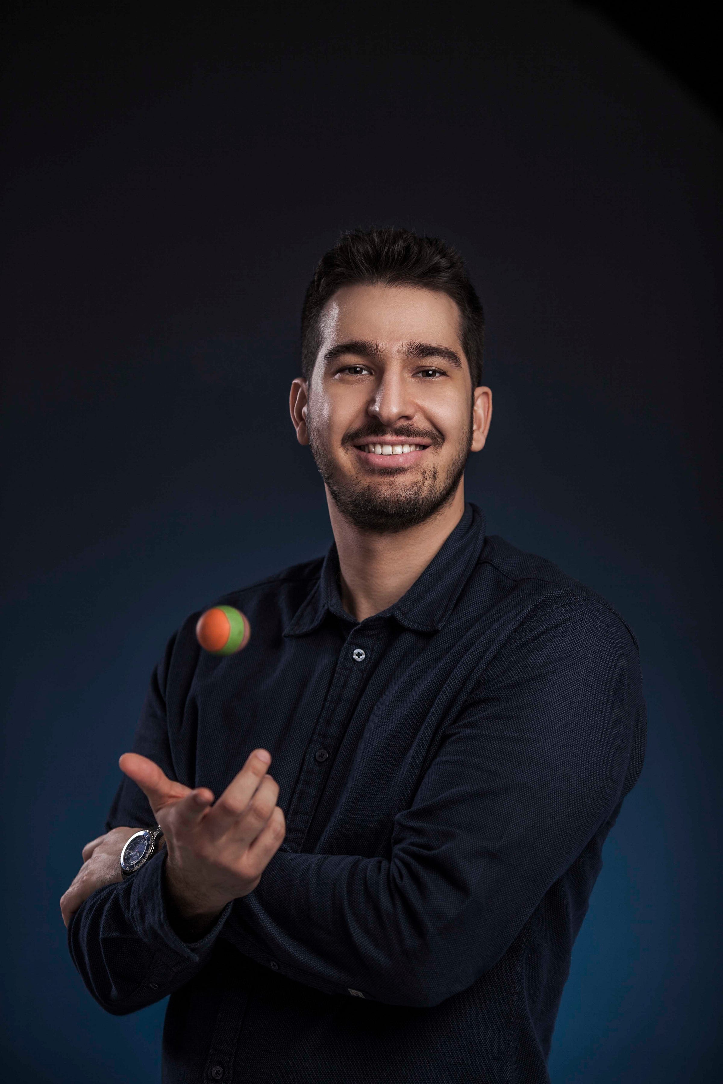 Ioannis Nousis – Medium