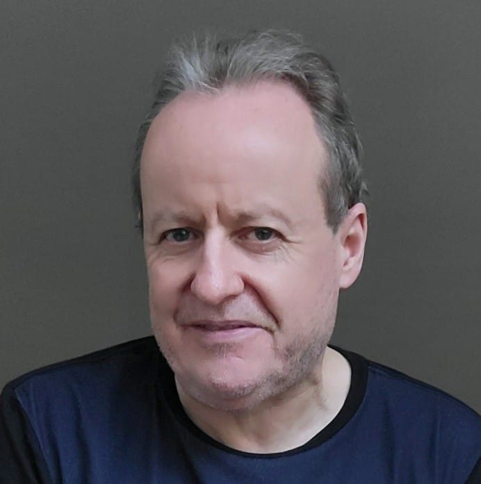 Tony Murray – Medium