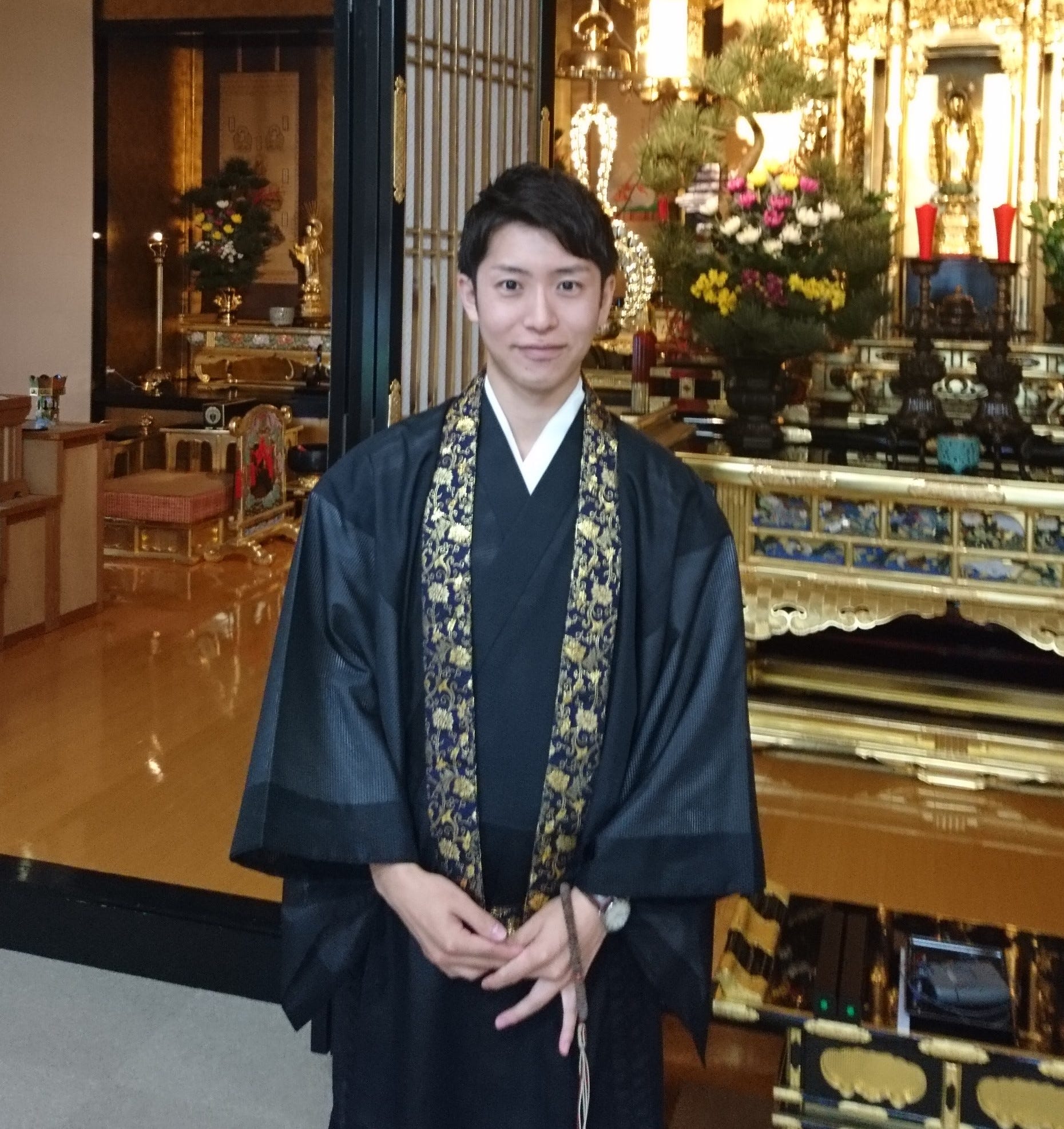 TAKAHIRO UEDA – Medium