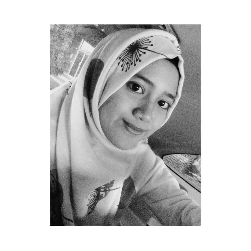 Ayu Wandira – Medium