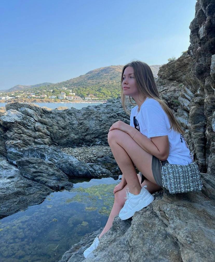 Emily Eva – Medium