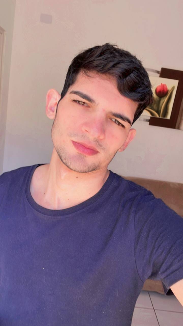 Gabriel Andrade – Medium