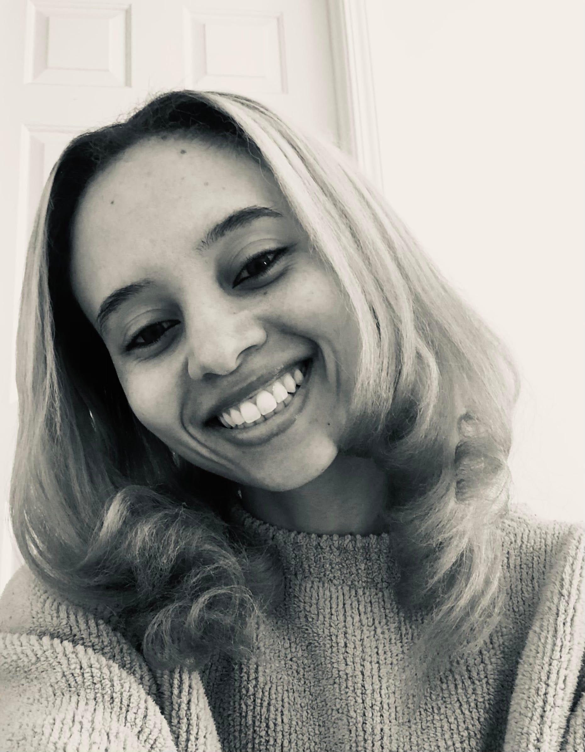 Amber Alexandria – Medium
