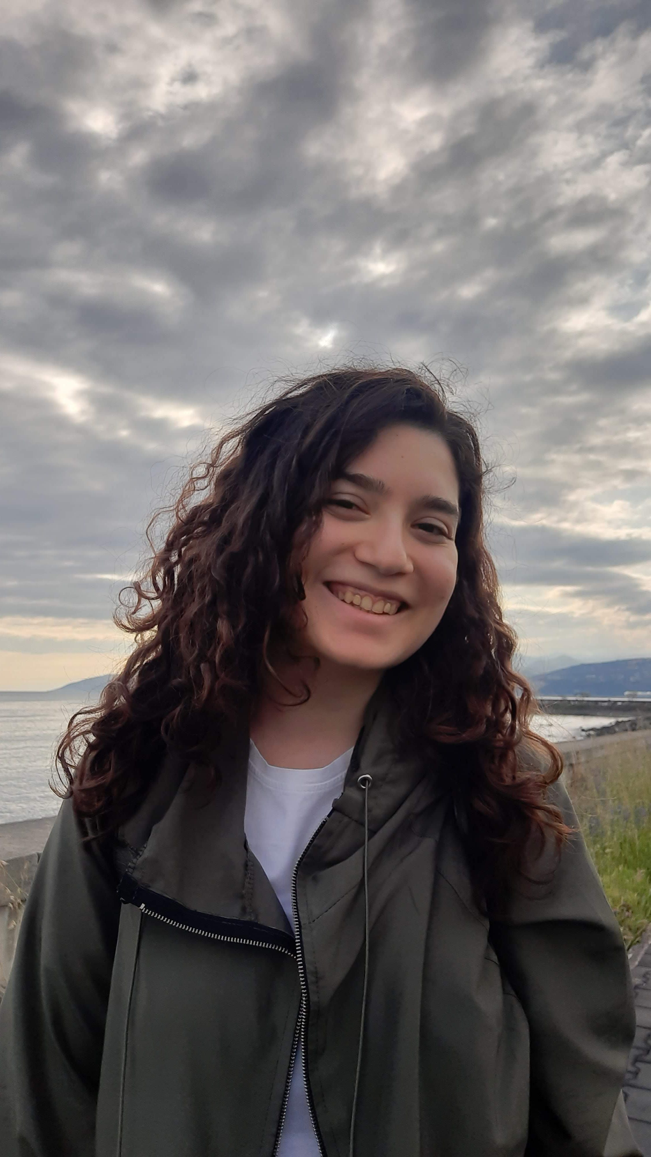 Zeynep Ünal – Medium