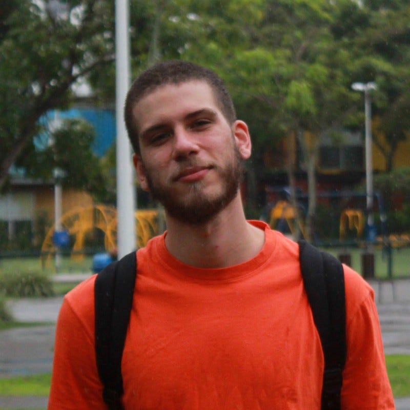 Caique Sarkis – Medium