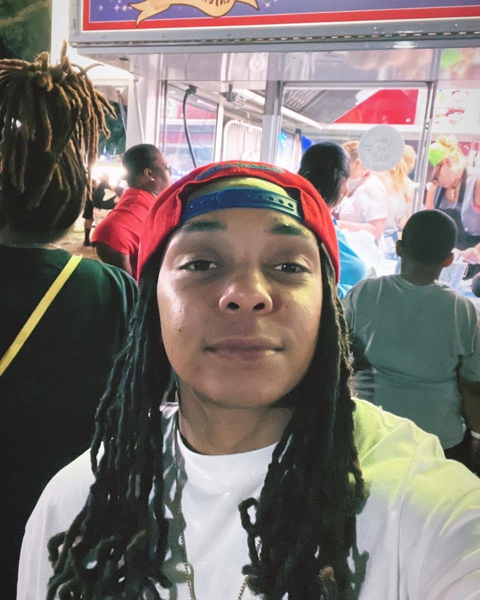 Kyndra Davis – Medium