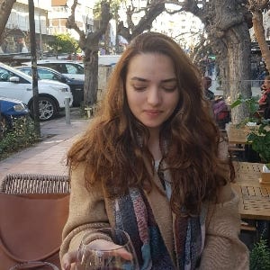 es – Medium