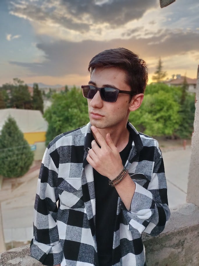 Kadir Güngör – Medium
