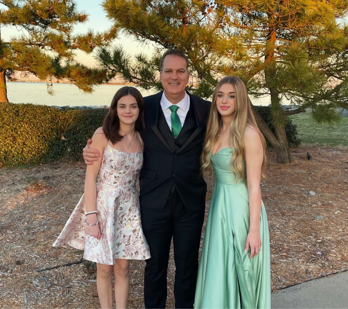 Eric Kellum – Medium