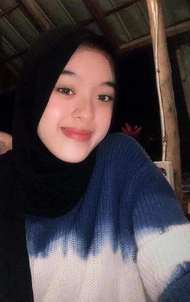 Destri Mulyani – Medium