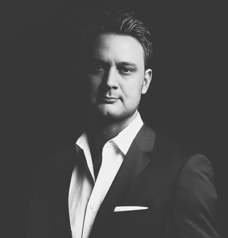 Thomas Anderson – Medium