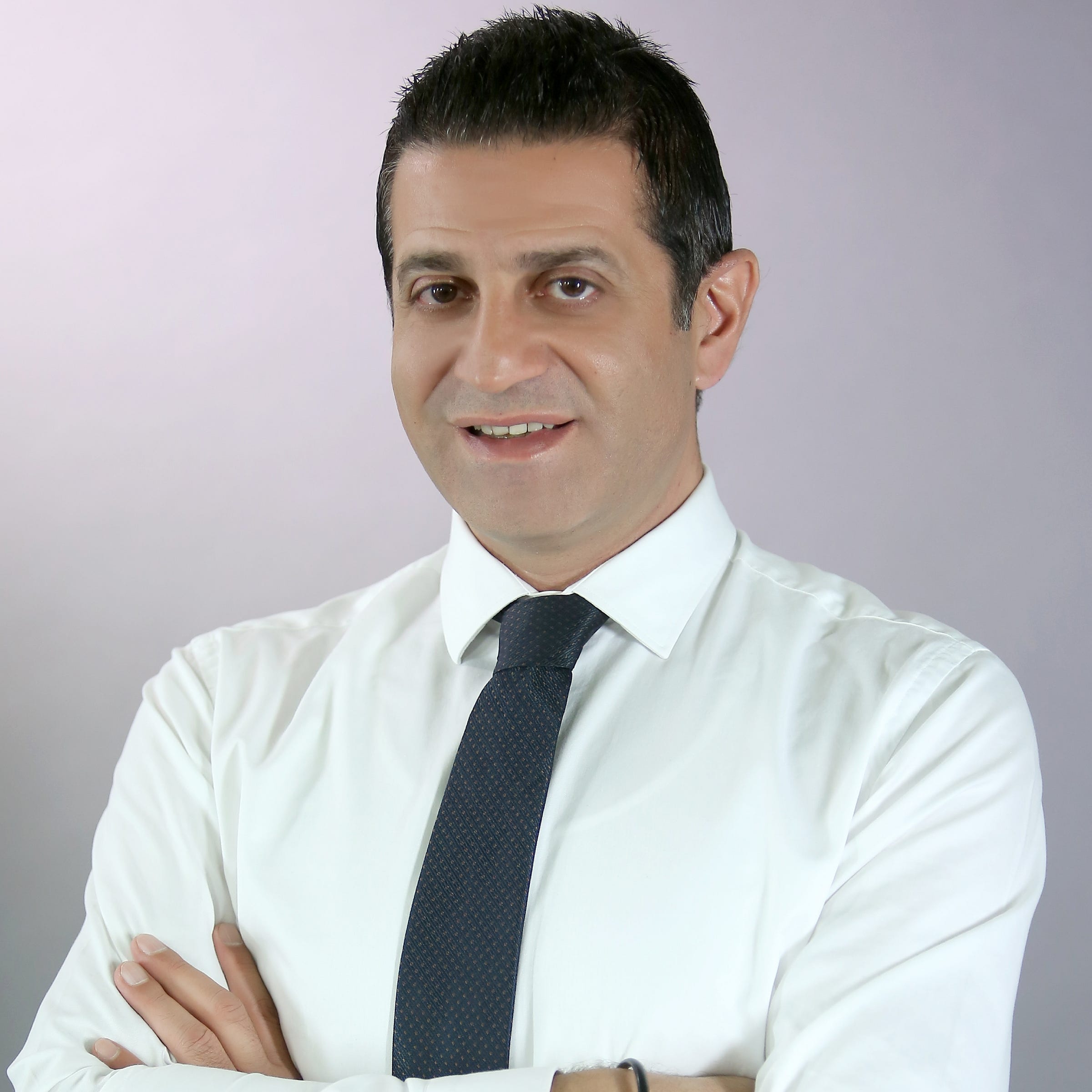 Elias Hayek – Medium