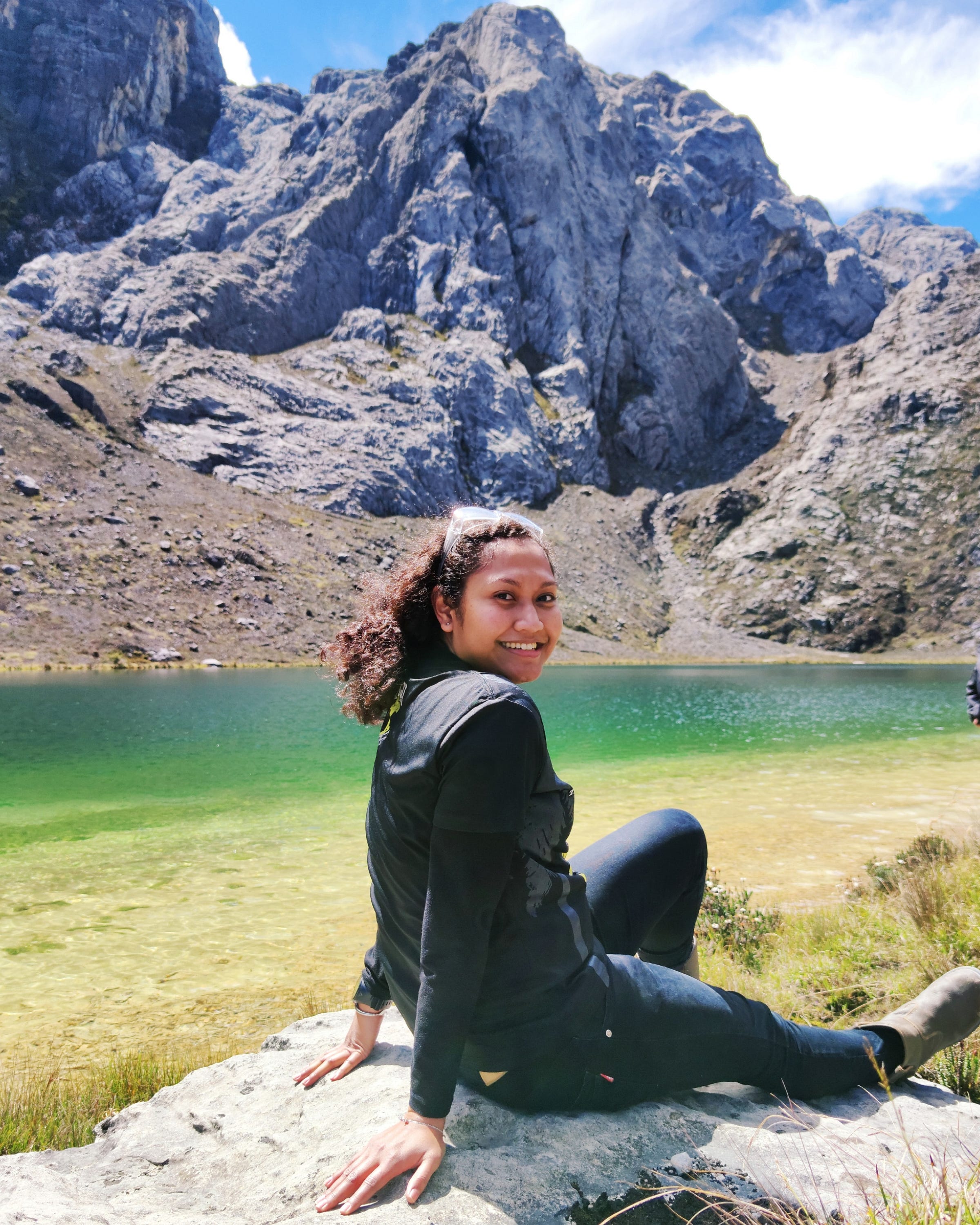 Naniek Caroline – Medium