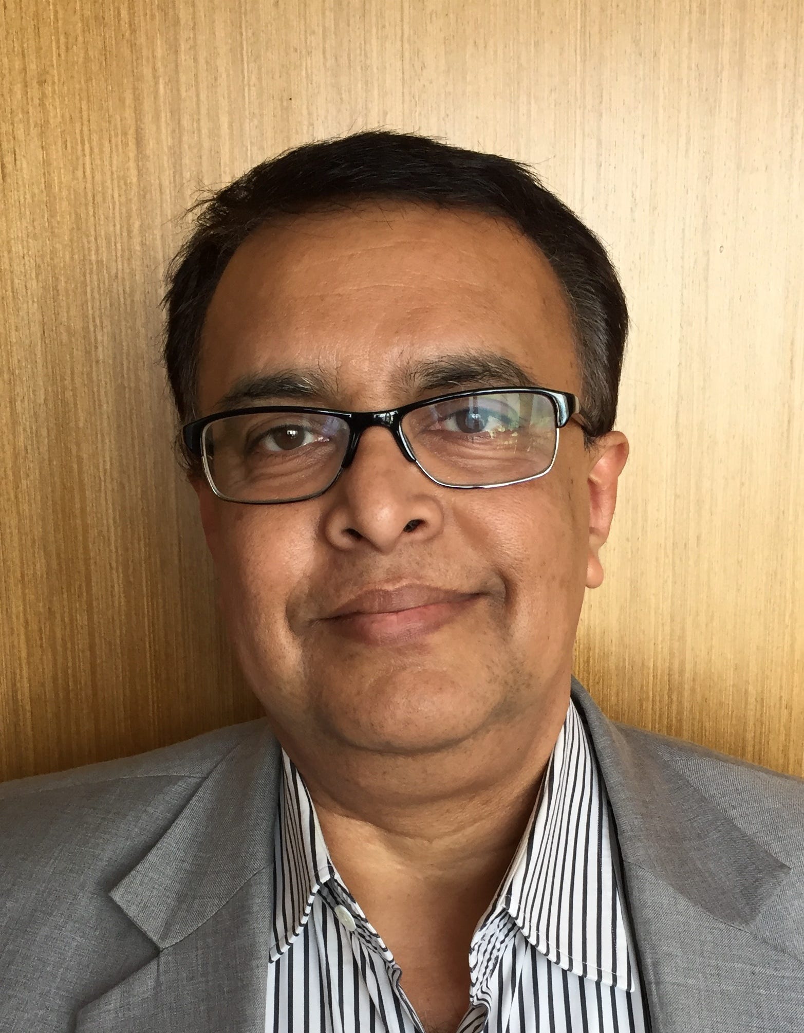 Tirthankar Banerjee – Medium