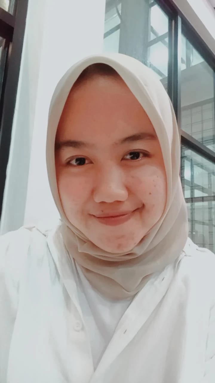 Ayulia Annisa Nasution – Medium