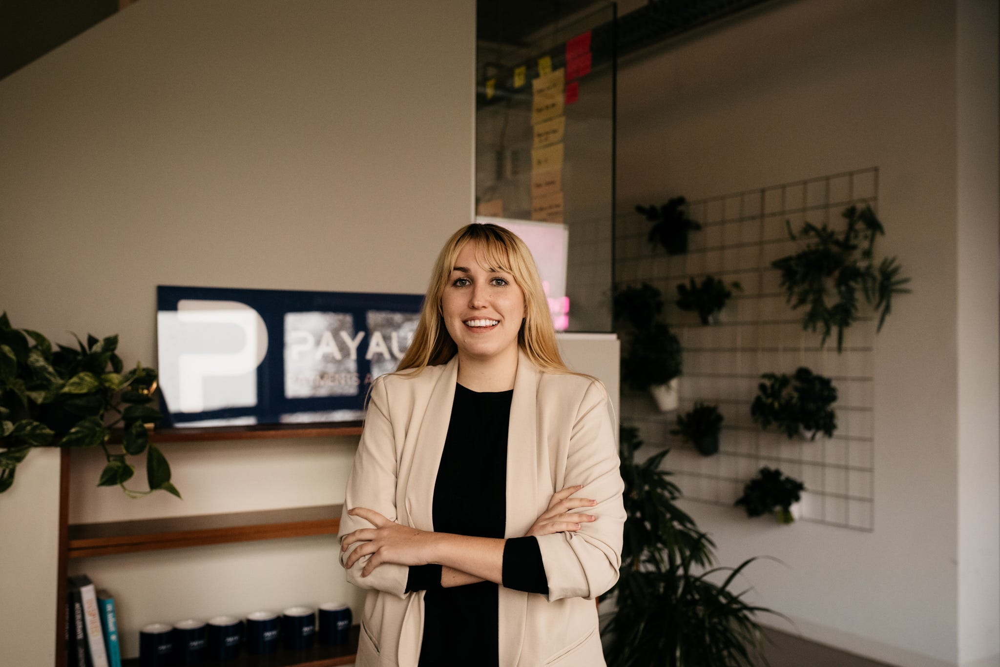 Eva Leonardo – Medium