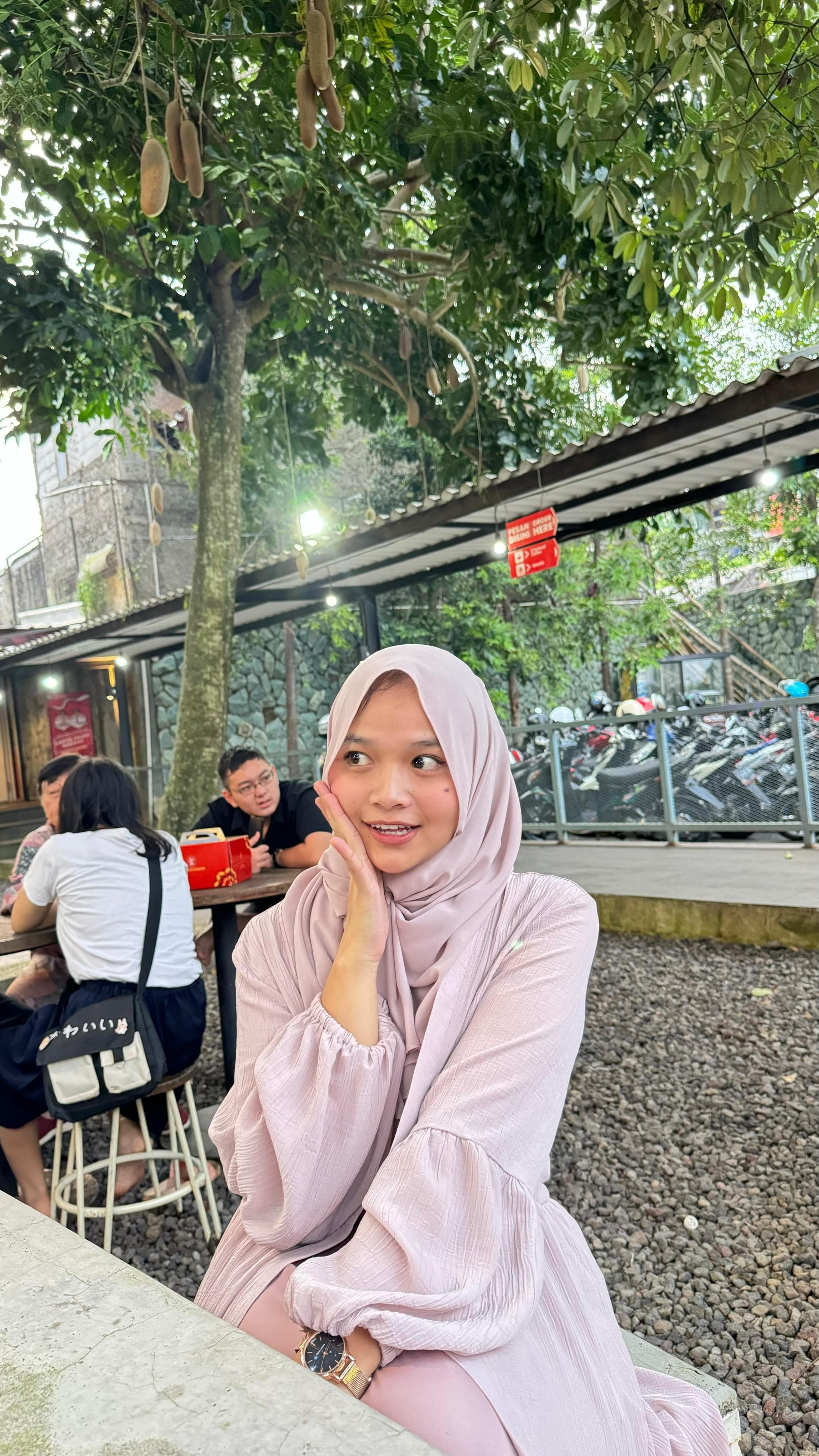 Amanda Amelia Adhayanti – Medium