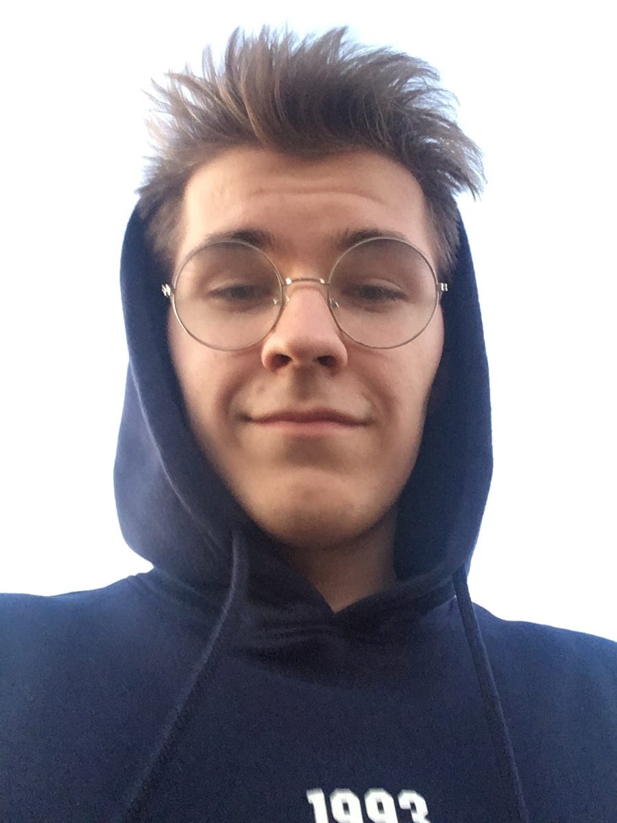 Alexander Ponomarev – Medium